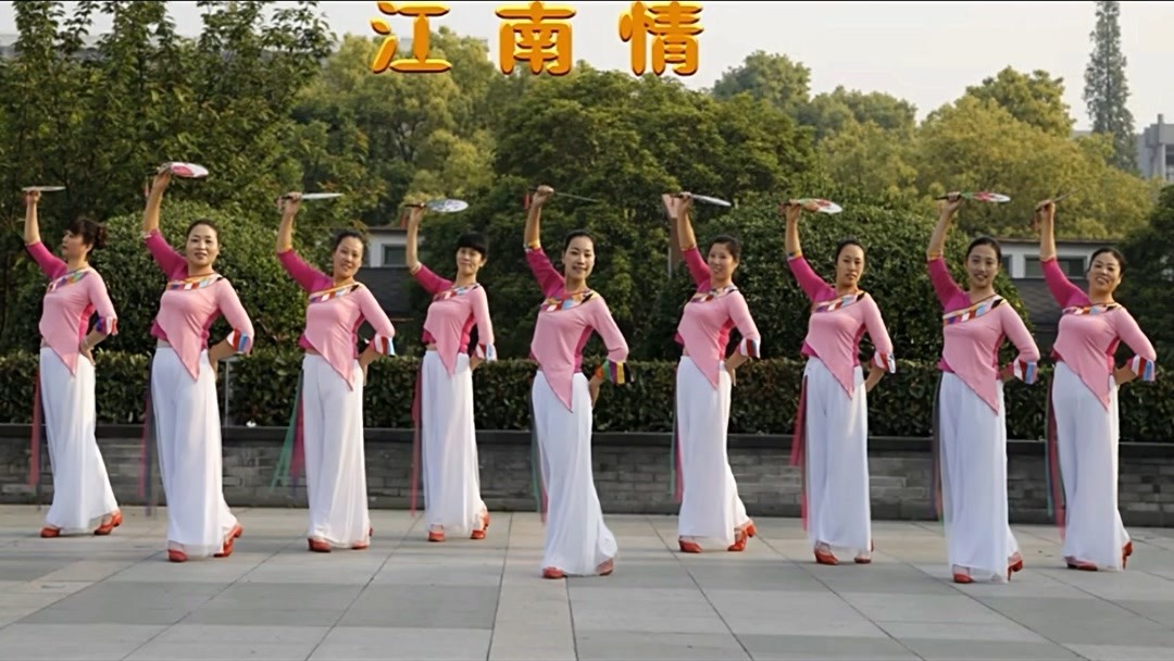 旗袍走秀团扇广场舞《江南情》欣赏及慢速口令教学分解
