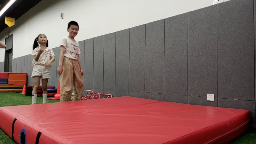 少儿体能训练 倒立&前滚翻