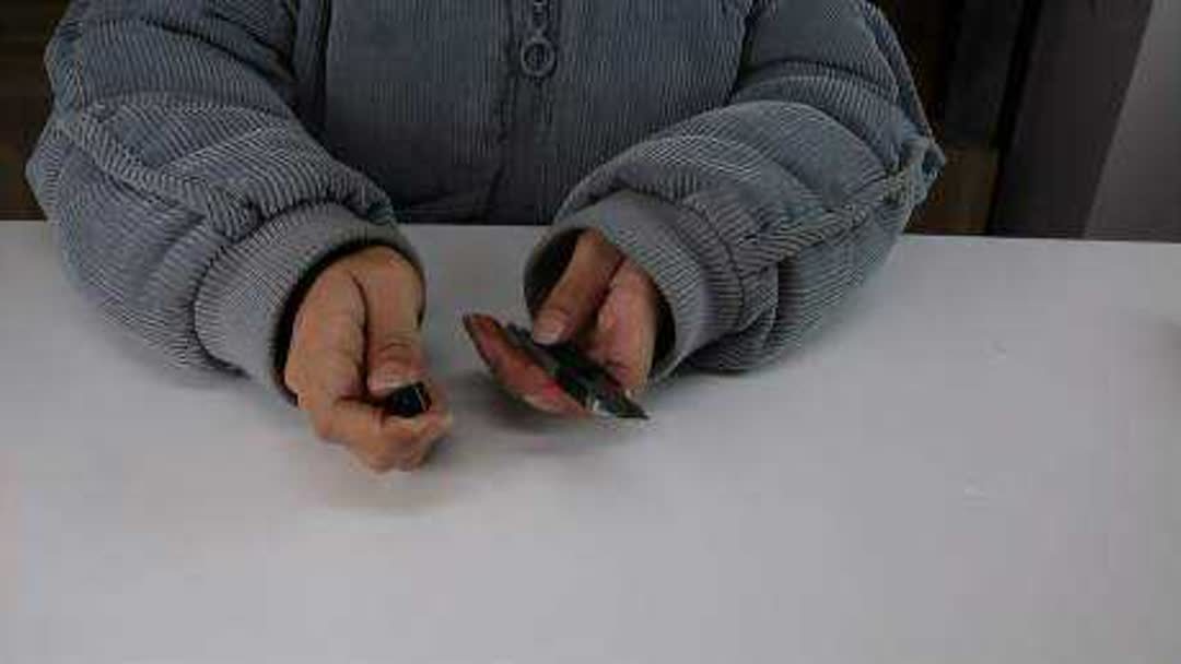 美工刀钝了,不要着急换刀片,一个小机关就能让刀片削铁如泥