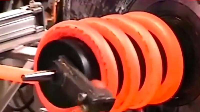 又大又粗的弹簧是如何做出来的?这么大尺寸还是第一次见!