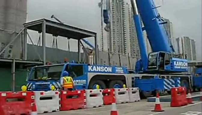 桅杆式起重机视频 吊车安装塔吊工作视频