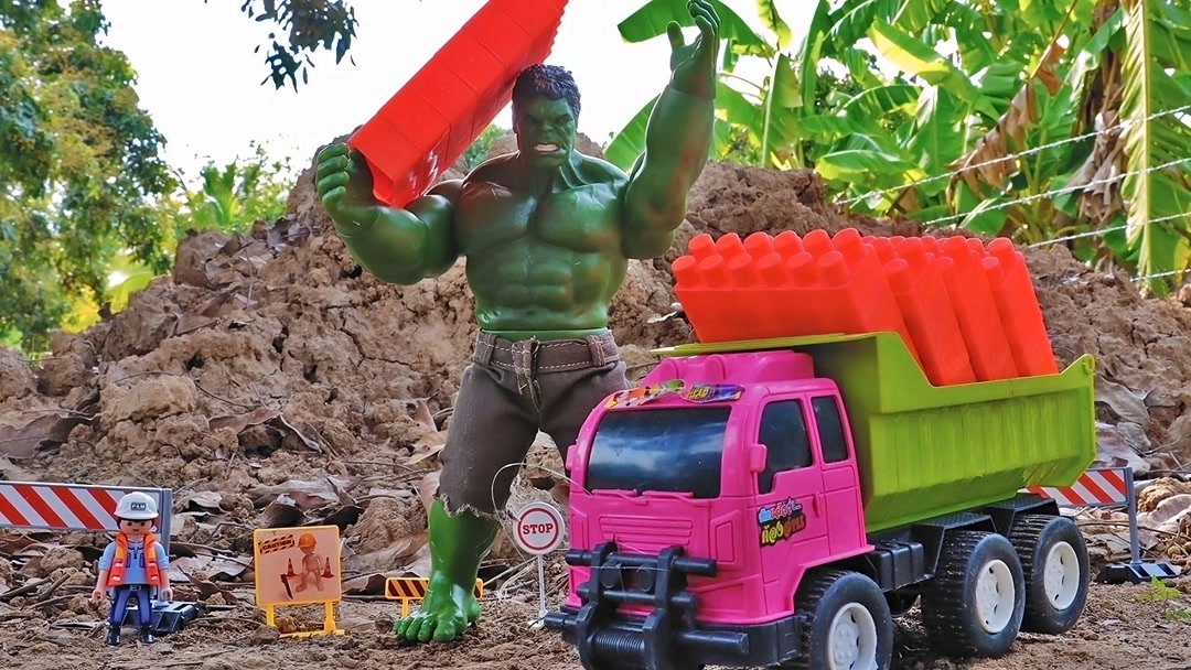 绿巨人帮忙运输车运输东西!