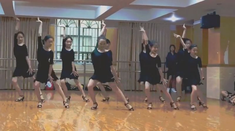 拉丁舞:《98K》版拉丁舞,小女孩们跳得好有激情,真是厉害了!