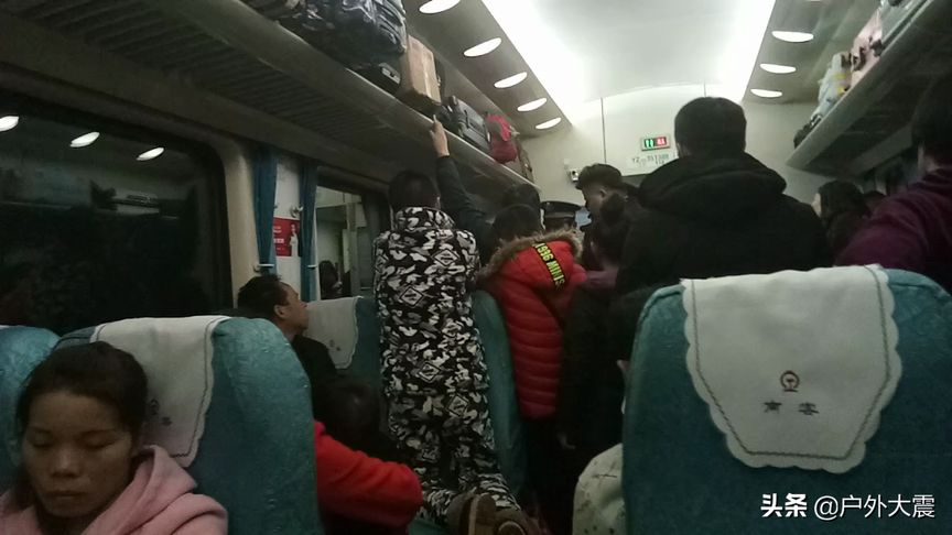 K22次列车南宁开往北京西的列车一位老头又强占坐位