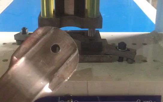 方管圆管通用压扁模具 脚手架压扁带打孔