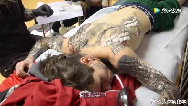 4000根针穿透皮肤,还能正常活动,太吓人了!