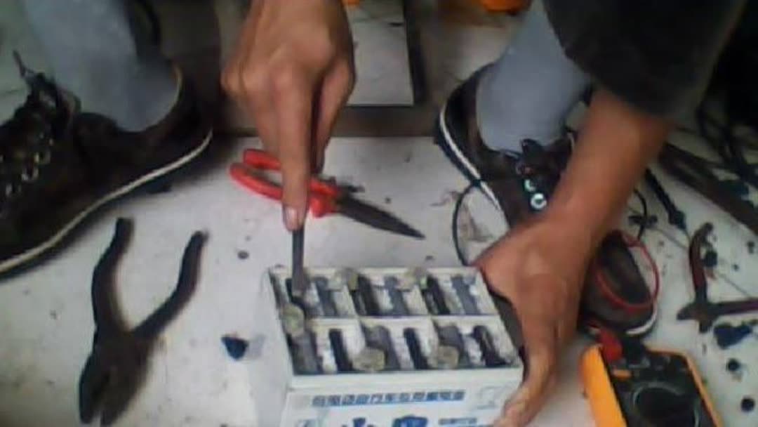 电动车不要在换电瓶了,只要有它,5元钱让你电瓶多用5年