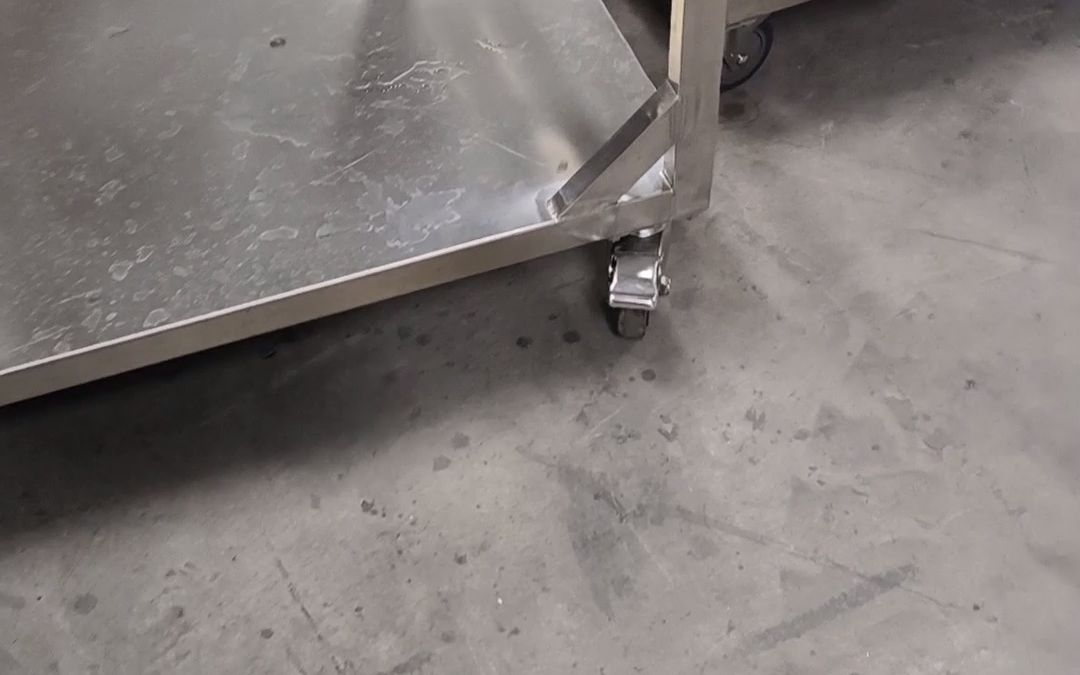 成都食304不锈钢传递窗、操作台、手推车等工厂设备,专业服务于食品...