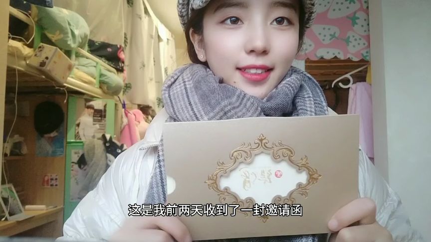 大学生晚会竟然表演这种节目?猜猜手里是什么?