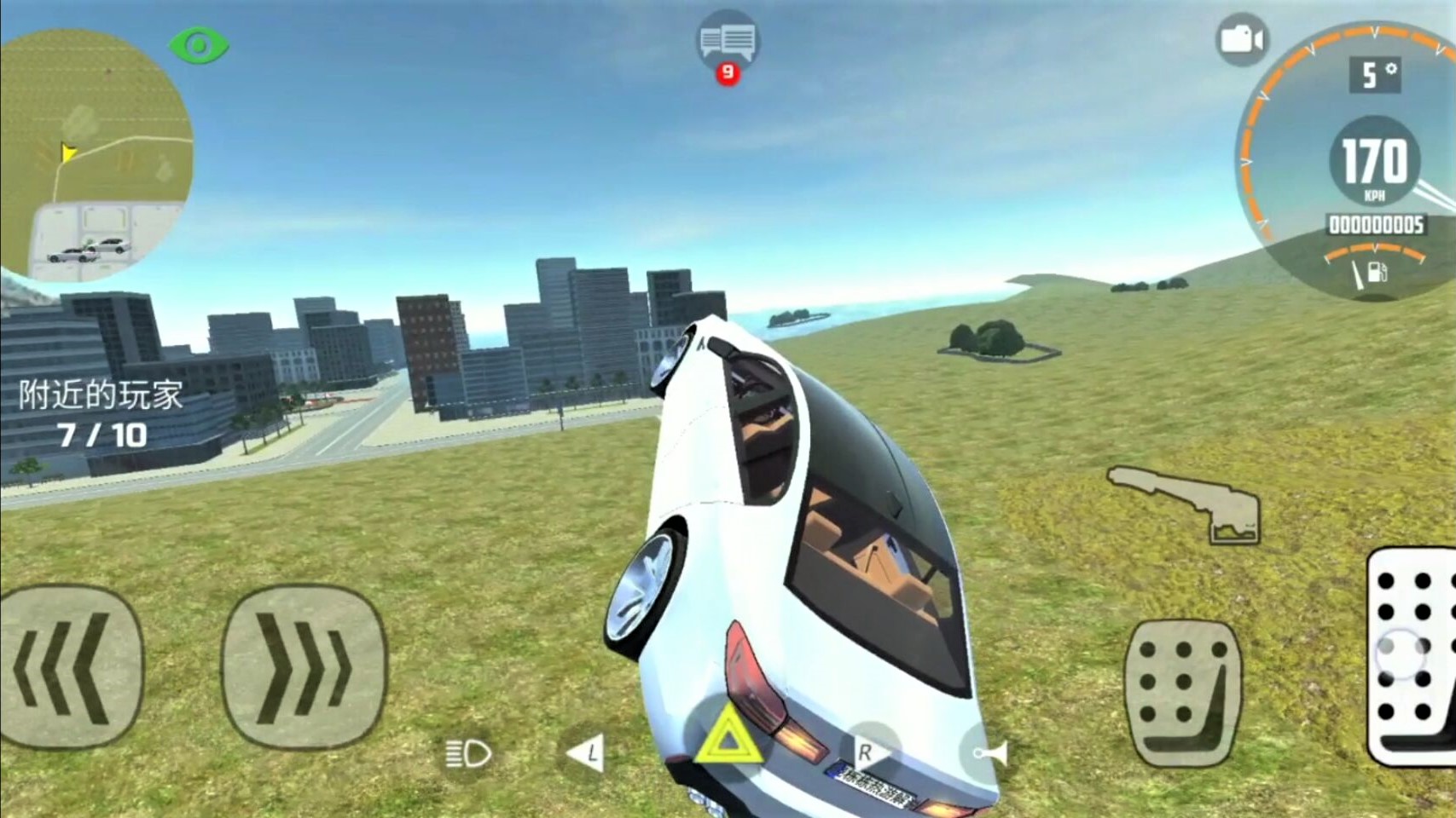 模拟驾驶豪车,白色跑车无人驾驶测试