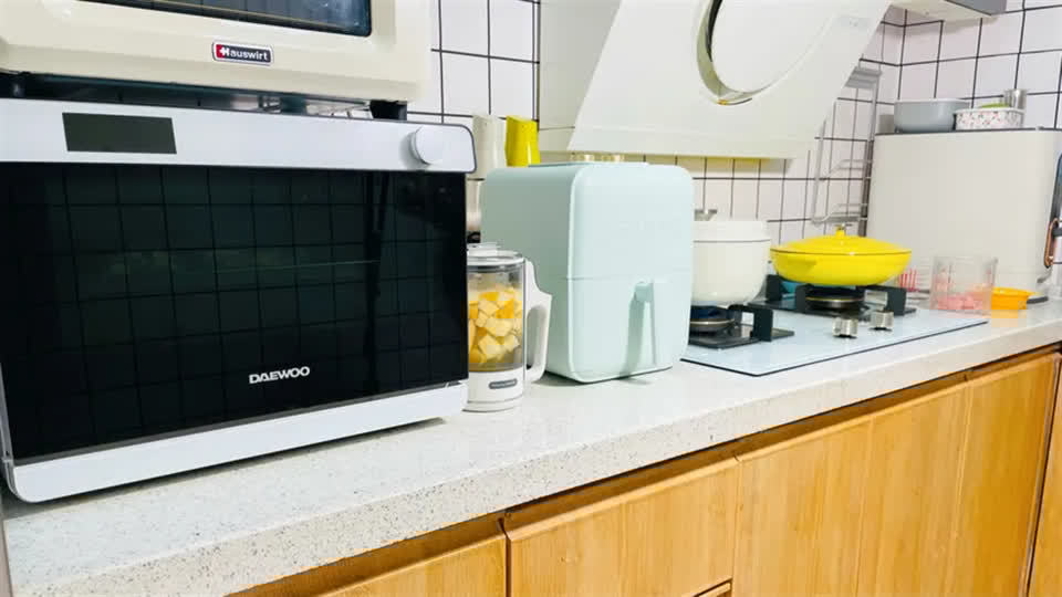 一个干净漂亮的厨房,好看又实用的新款厨具