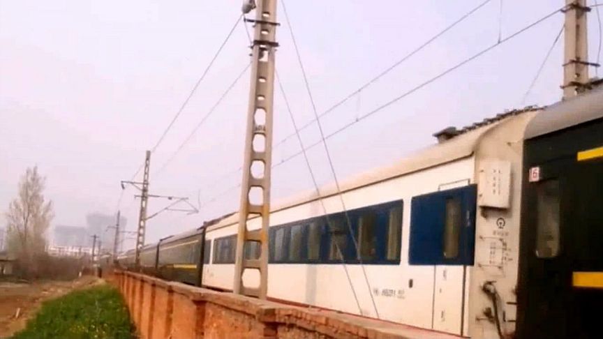 京广线上白绿混编的火车 Z168次直达特快广州东开往青岛