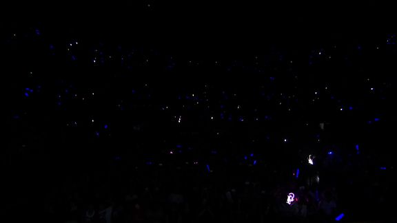 许巍此时此刻演唱会,一首蓝莲花分享给大家!