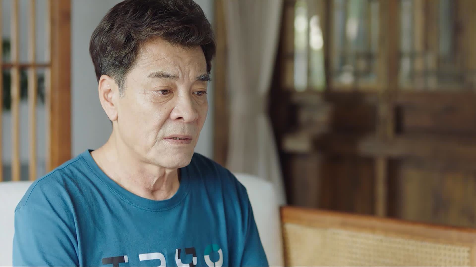 生活万岁:老爷子请汽车店女老板帮牵桥搭线,她只能尴尬的答应