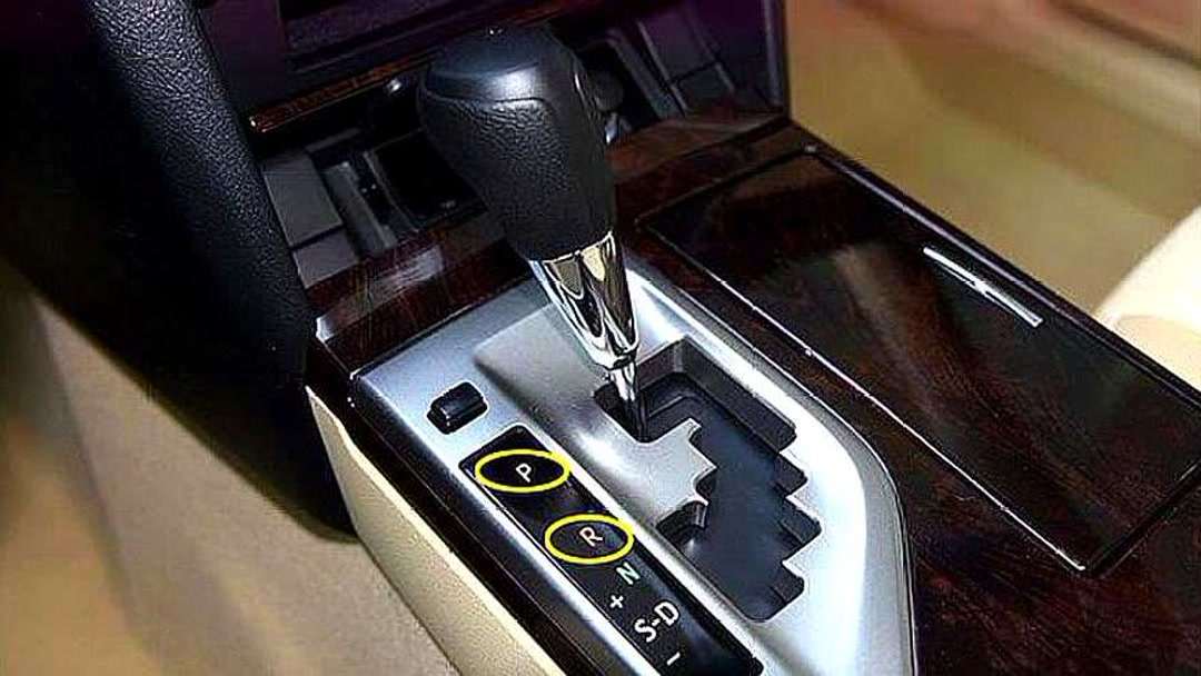 自动挡车换挡一定要踩刹车吗?2分钟彻底搞清楚,搞错发动机报废