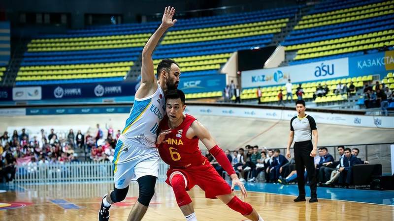 中国男篮VS哈萨克斯坦最后3分钟,郭艾伦低迷,周琦定海神针