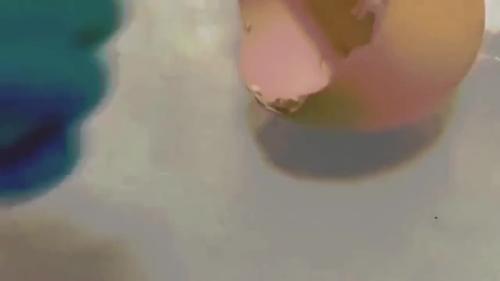 在家与孩子制作鸡蛋不倒翁,简单又有趣,孩子特别喜欢亲手制作的玩具