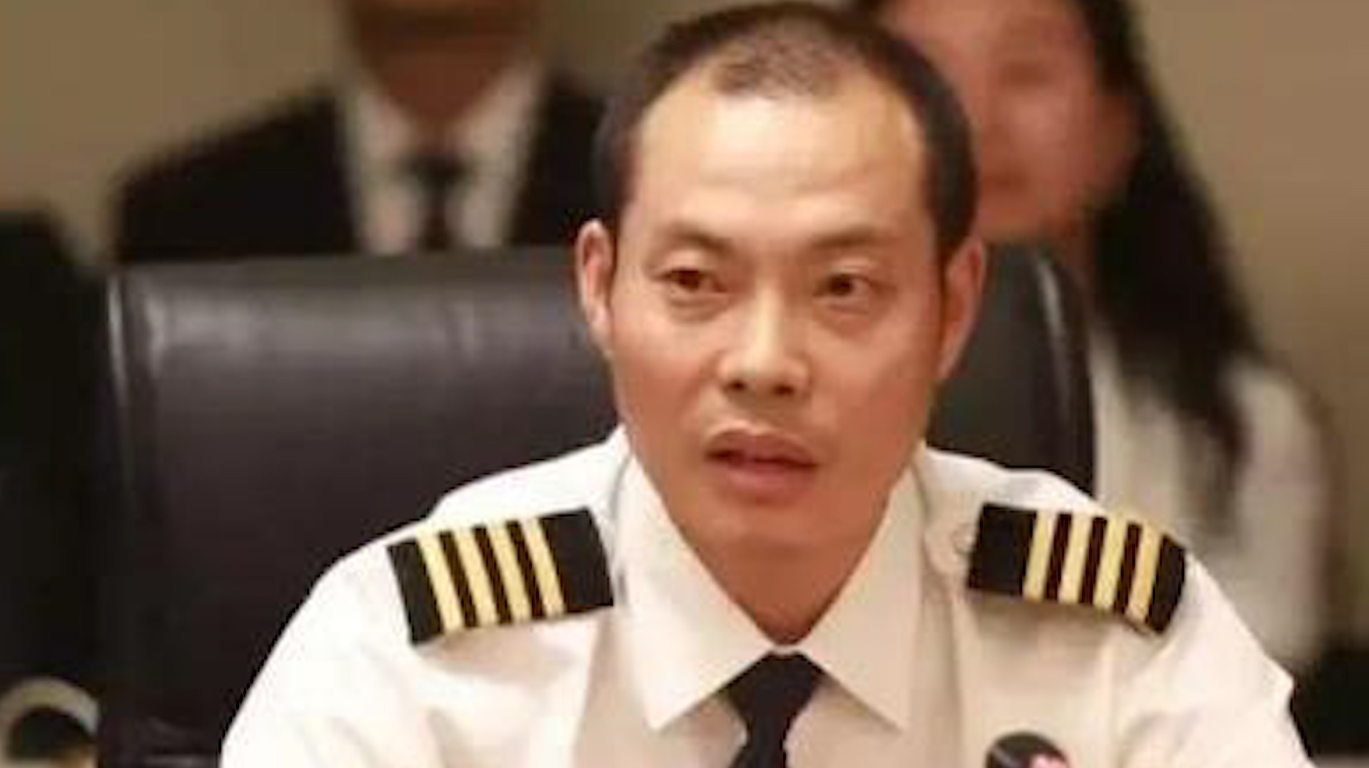 "中国机长"!川航备降事件调查报告:刘传健缺氧飞行近20分钟