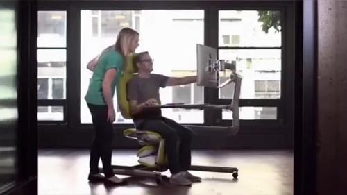 这款高科技电子产品,很适合在办公室工作的白领,可移动操控的椅子