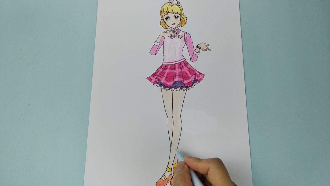 菲梦少女之穿校服的杨松儿简笔画