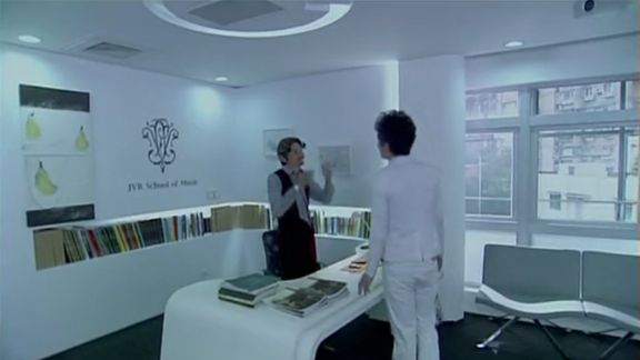 小伙到校长办公室,没想到一看到桌面上的琴谱,这眼神要出大事