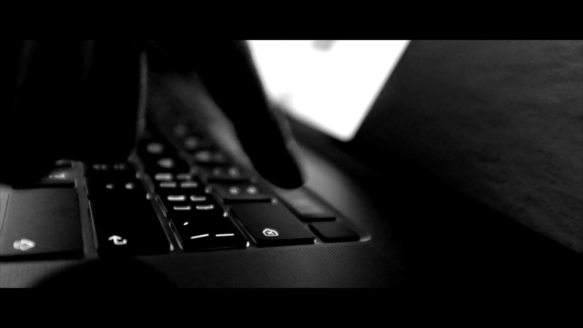 创作绝非易事|Creation is never easy. 设计师创作过程的真实写照,献给...