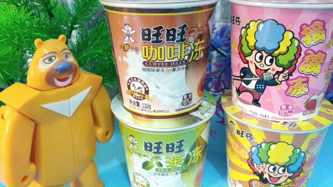 机甲熊二帮嘟嘟品尝摇摇冻,差点吃完,熊出没之帮帮团