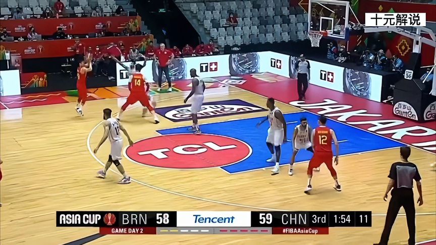 中国男篮VS巴林,小将姜伟泽单骑救主,一人连得12分完全接管比赛