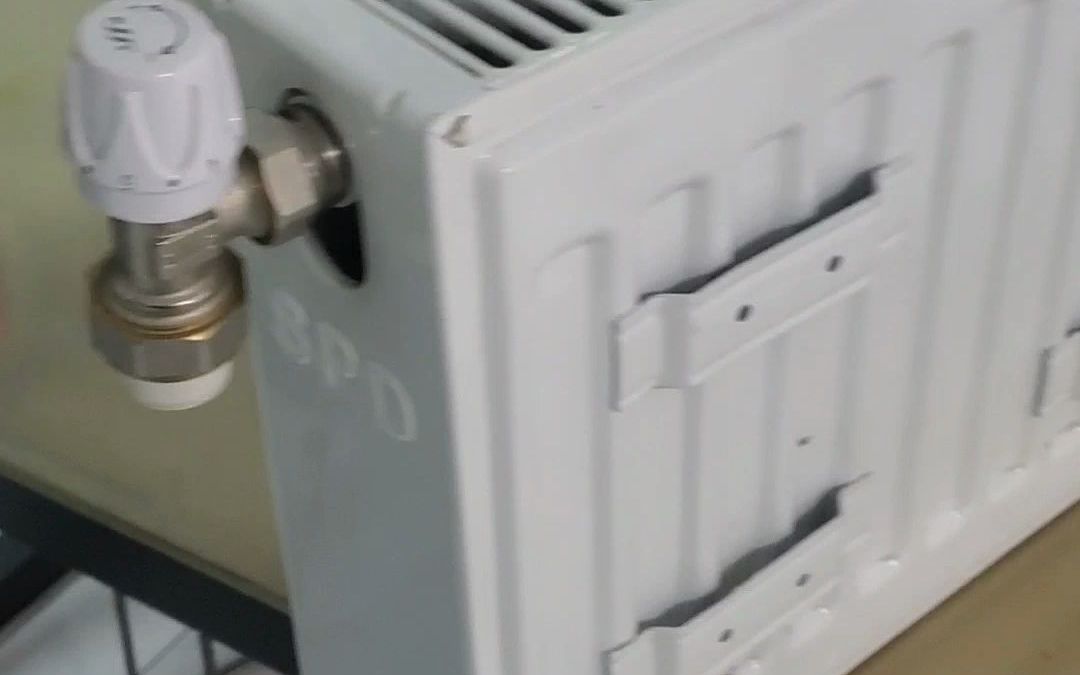 明装暖气为什么每一个暖气片都需要装阀门