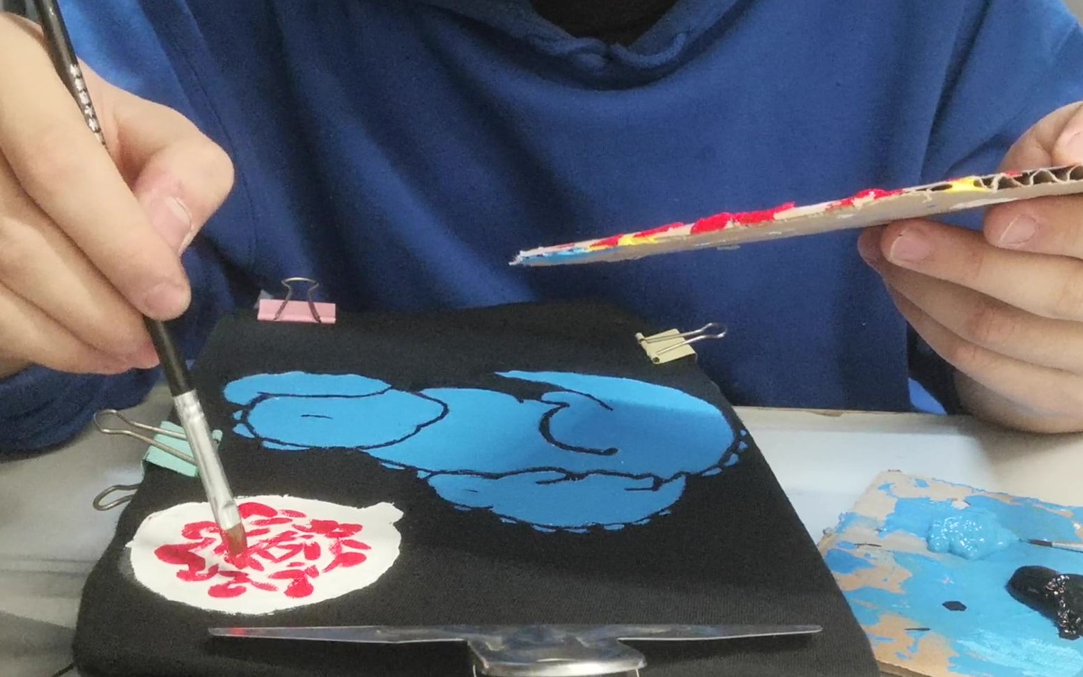 不会画画也可以手绘文化衫=w=办法和技巧总要有一个