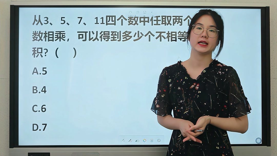 从3,5,7,11四个数中任取两个数相乘,可以得到多少个不相等的积
