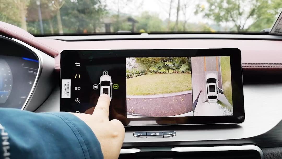 吉利缤越的这个功能可以防止低速剐蹭,360度影像也可以这样玩