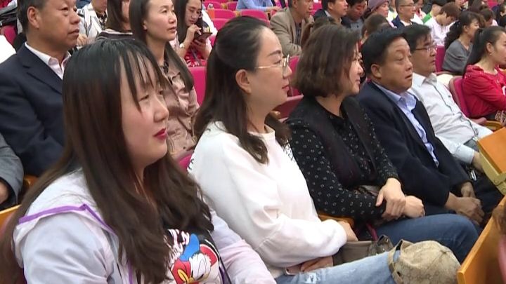 中卫市劳模事迹巡回报告会走进我县