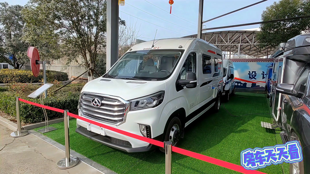 齐星首款大通V90房车完工,内饰布局全面升级超给力,售价29.8万元