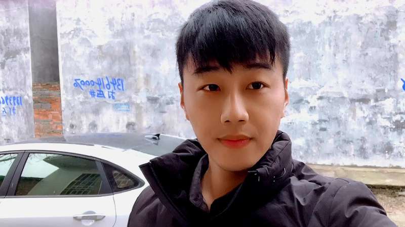 农村小伙,给妈妈要了200块钱压岁钱,结果被13岁的小妹哄走了