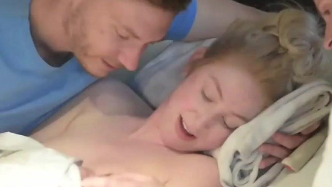 加拿大夫妇用视频记录分娩全过程