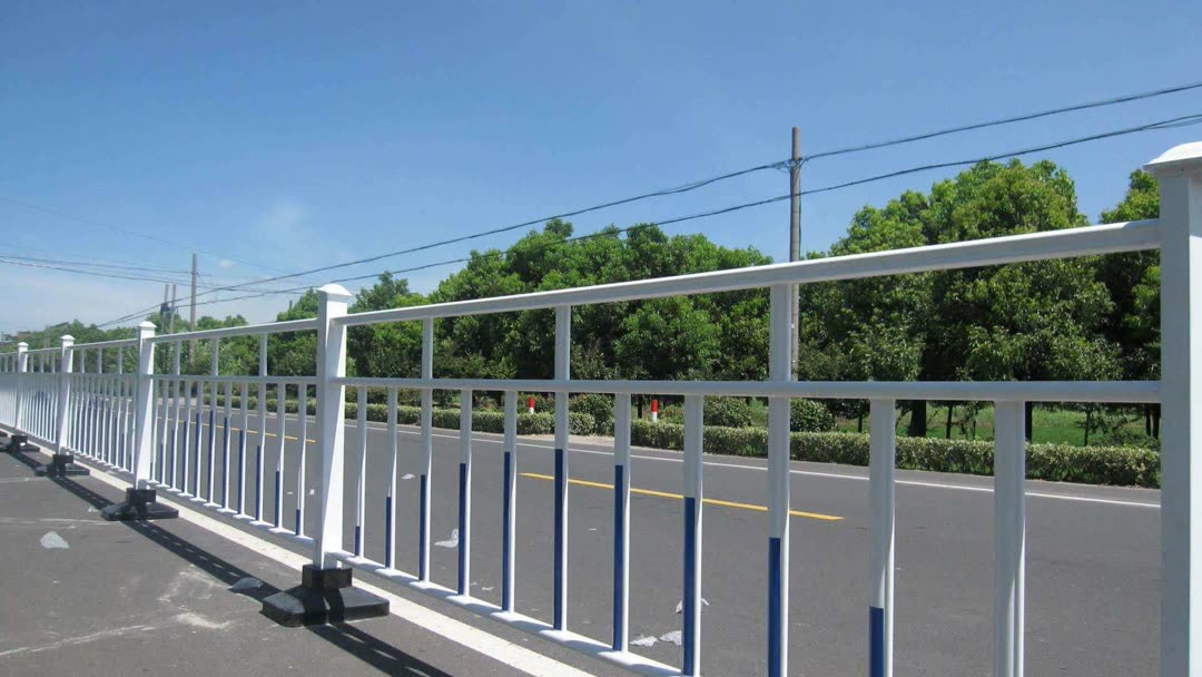 驾驶员全责撞到护栏,定损后护栏方开不出发票,该怎么处理?