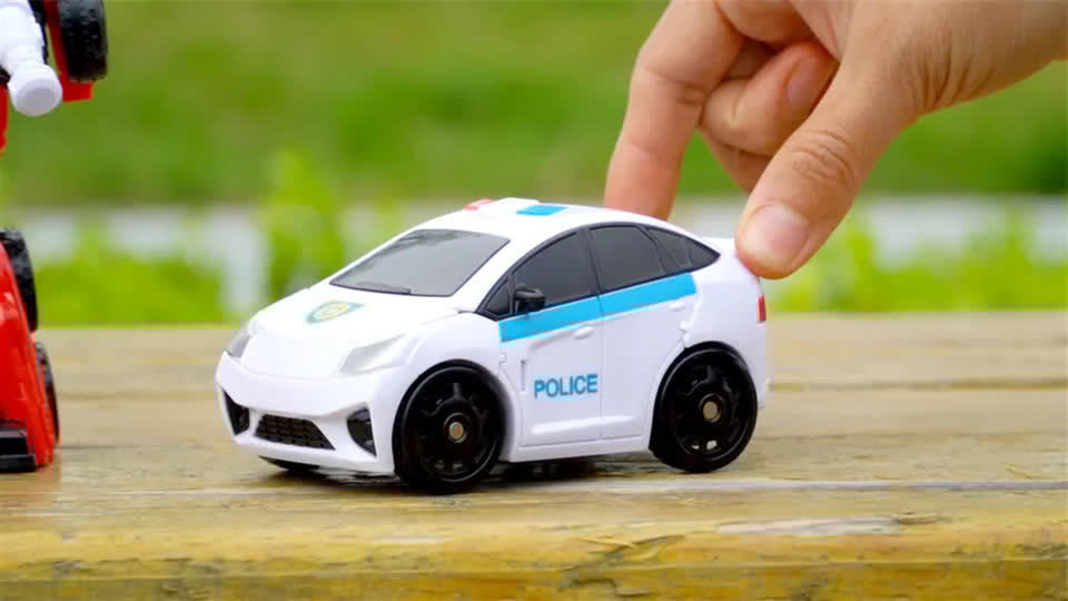 宝宝最爱玩具车:警车模型、消防车、变形汽车、工程汽车玩具