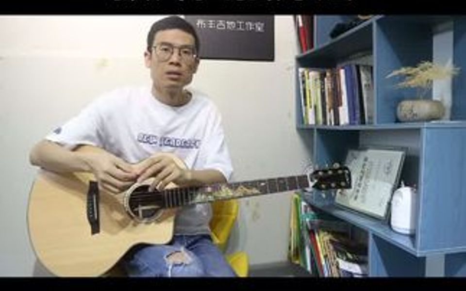 如何用拨片扫弦