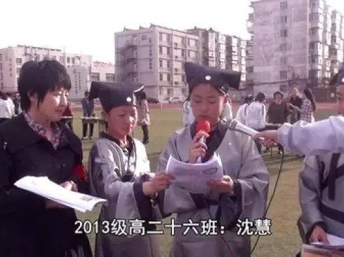 赤峰实验中学-百米图书展廊好书推荐活动