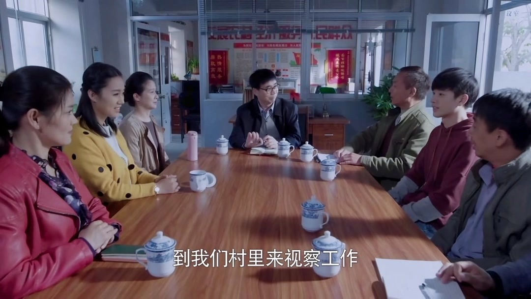大伙开会讨论小伙的事,老师提出找专业团队,资金是个问题