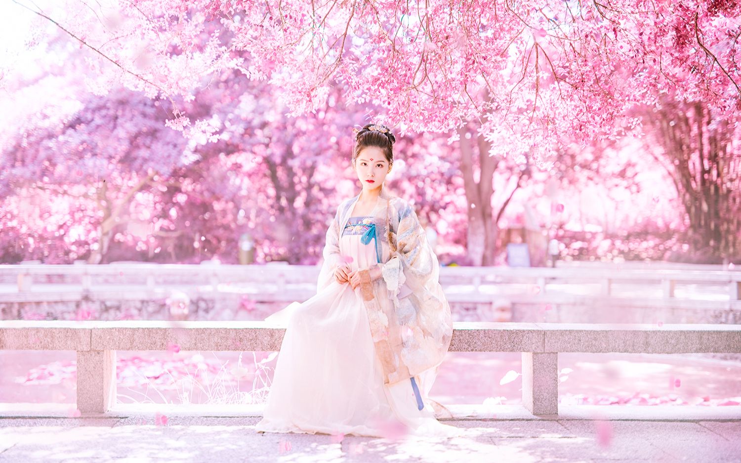 【ps教程】古风人像教程,绿叶变樱花粉的魔法。