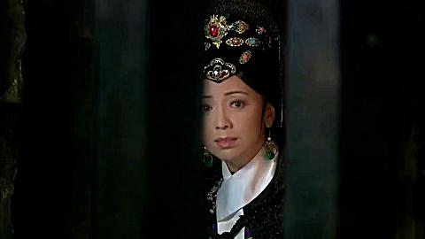新还珠格格:皇后到牢狱看容嬷嬷,这段真是让人又恨又心痛啊!