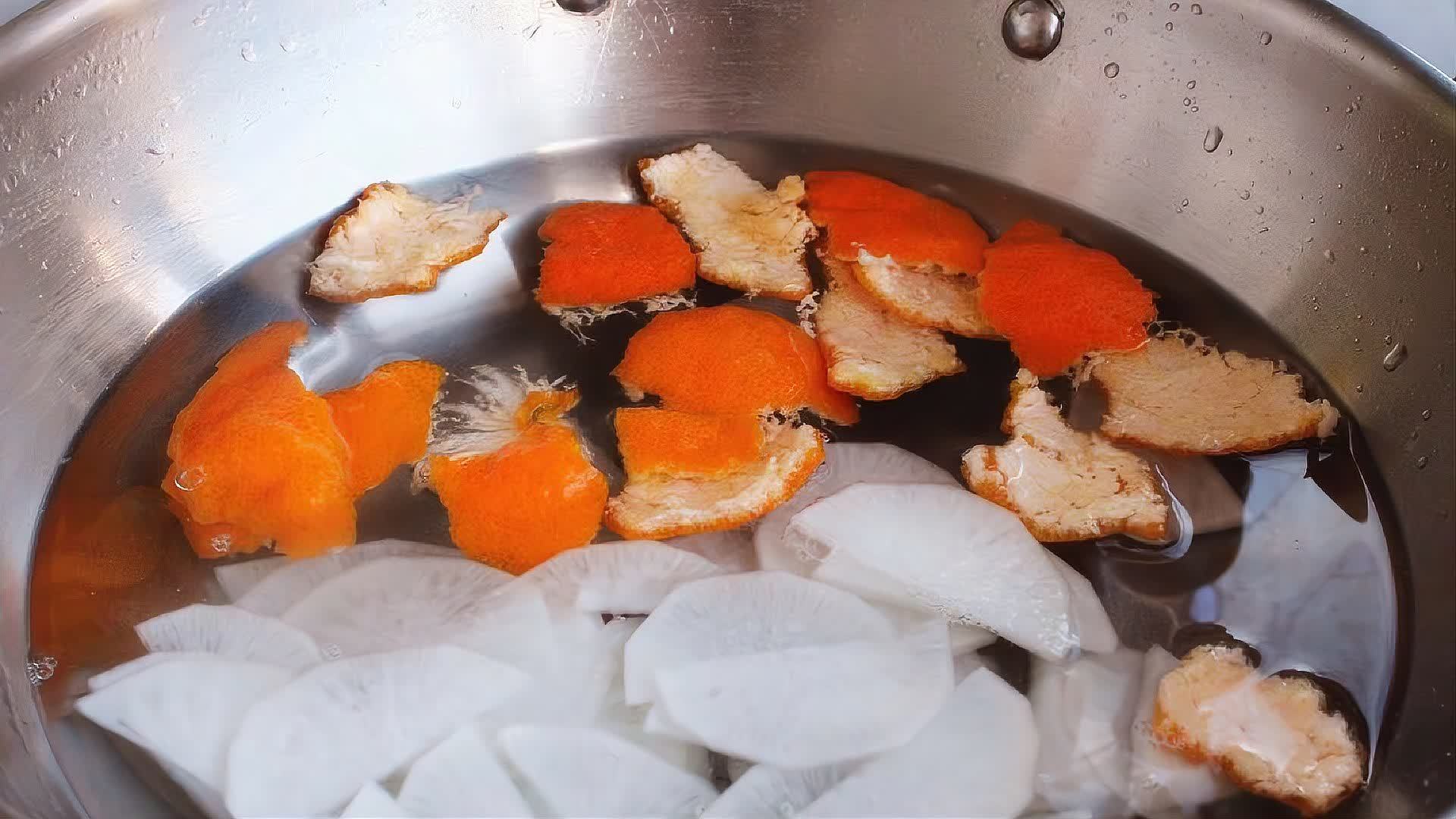 扔橘子皮就是扔钱,和白萝卜一起煮作用真是绝了,学会每月省百元