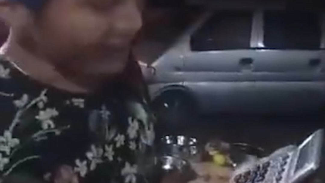 男子将计算器当成女友对话 玩坏计算器
