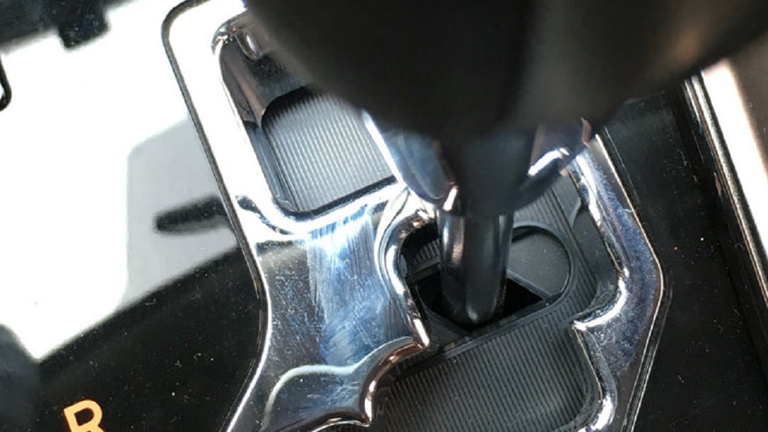 自动挡N挡有啥用?这几种情况必须挂N挡,不然很伤车