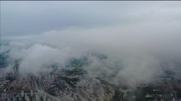下雨时云彩是如何变化的