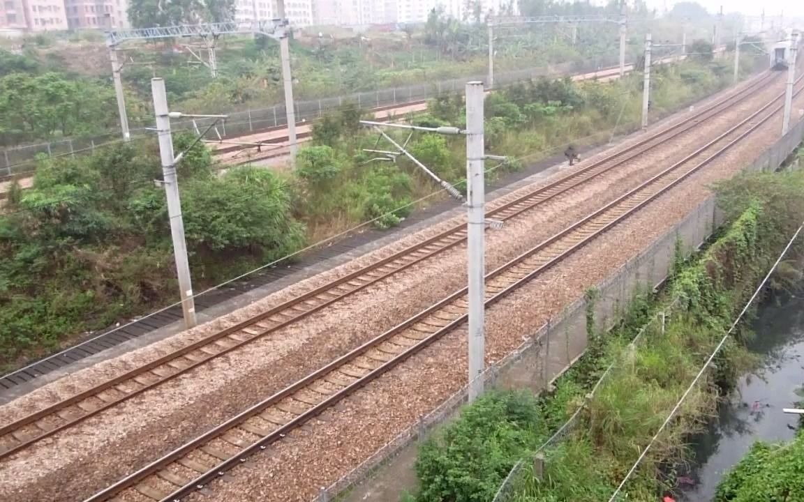 从深圳开往天津方向的K1620次列车 担任列车为HXD3C+25G客运列车...