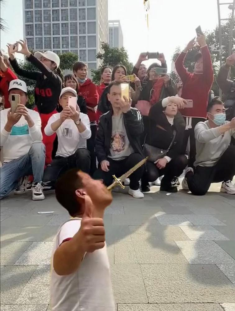 高手在民间 街头表演 危险动作请勿模仿