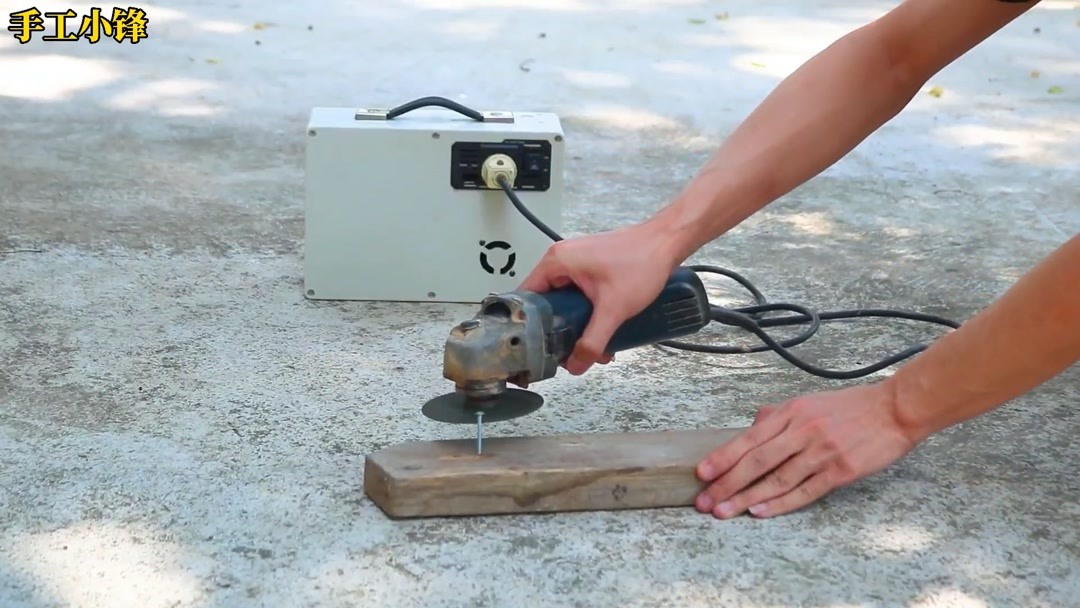 废物利用,用笔记本旧电池,DIY一个220V移动户外电源